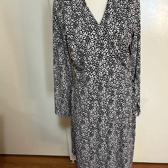LOFT | Dresses | Loft Black White Wrap Dress | Poshmark